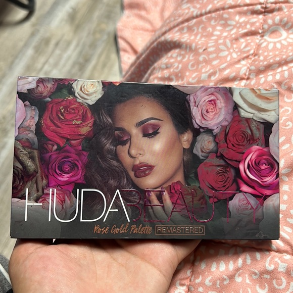 HUDA BEAUTY | Makeup | Huda Beauty Eyeshadow Pallet | Poshmark